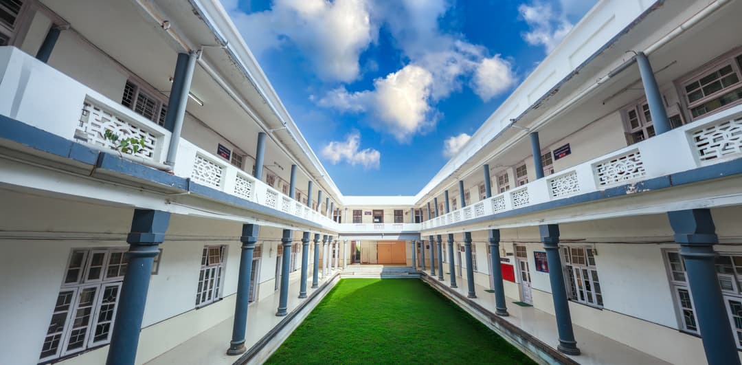 Yashwantrao chavan institute of science Satara:Home